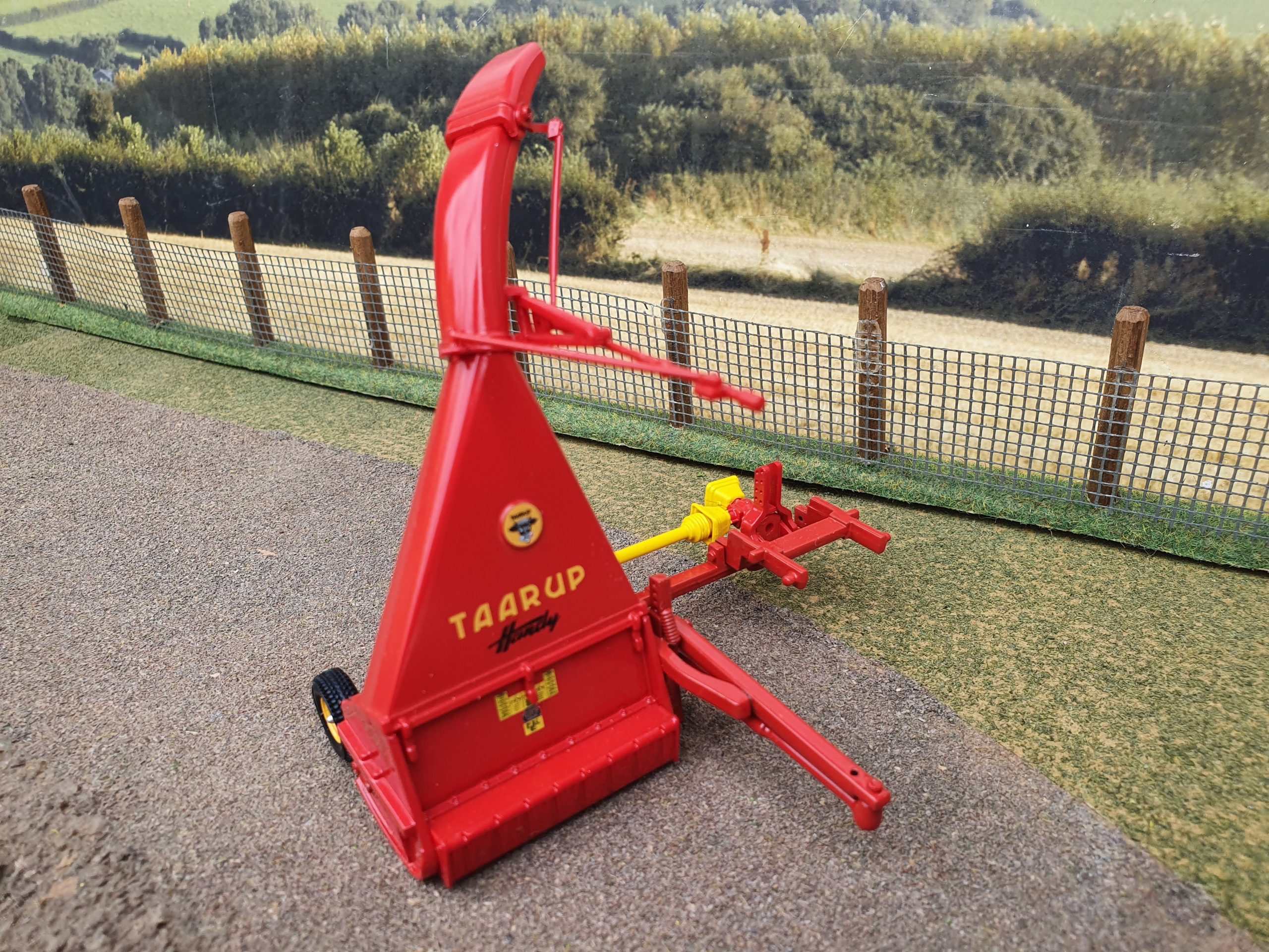 Universal Hobbies Taarup Forage Harvester - Rosecraft Models